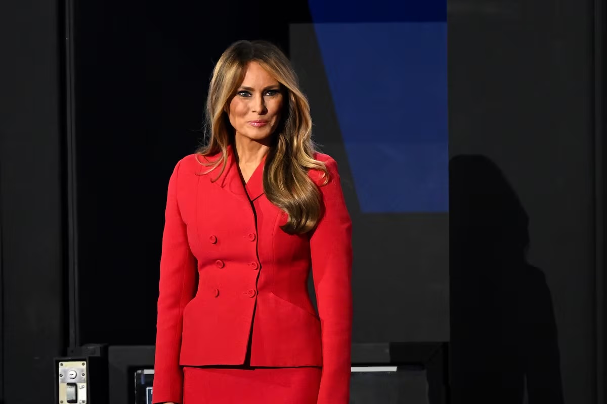 Melania Trump se enorgullece y defiende sus desnudos fotográficos en ...